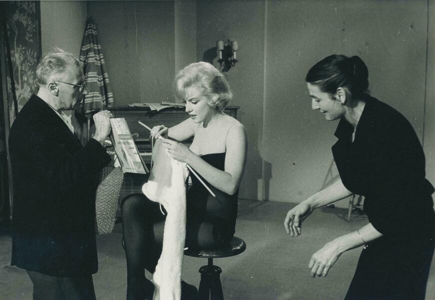 John Bryson Marilyn Monroe Messer Am Set „Lets Make Love“, USA, 1960 ...