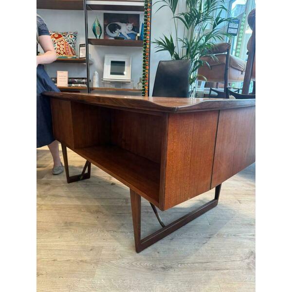Mid Century Danish Desk In Teak Boomerang By Peter Lovig Nielsen 1960s Vinterior