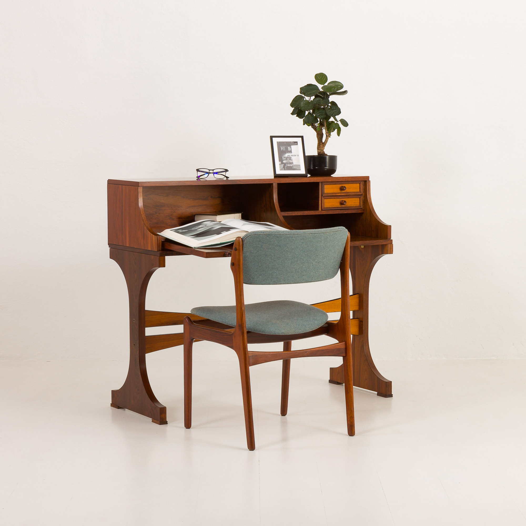 Italian Mid Century Rosewood Desk Or A Console In The Style Of Gianfranco Frattini 1960s Gianfranco Frattini Vinterior