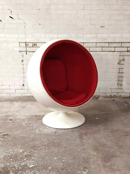 A 1980s Space Age Retro Ball Chair Attributed To Eero Aarnio | Eero ...