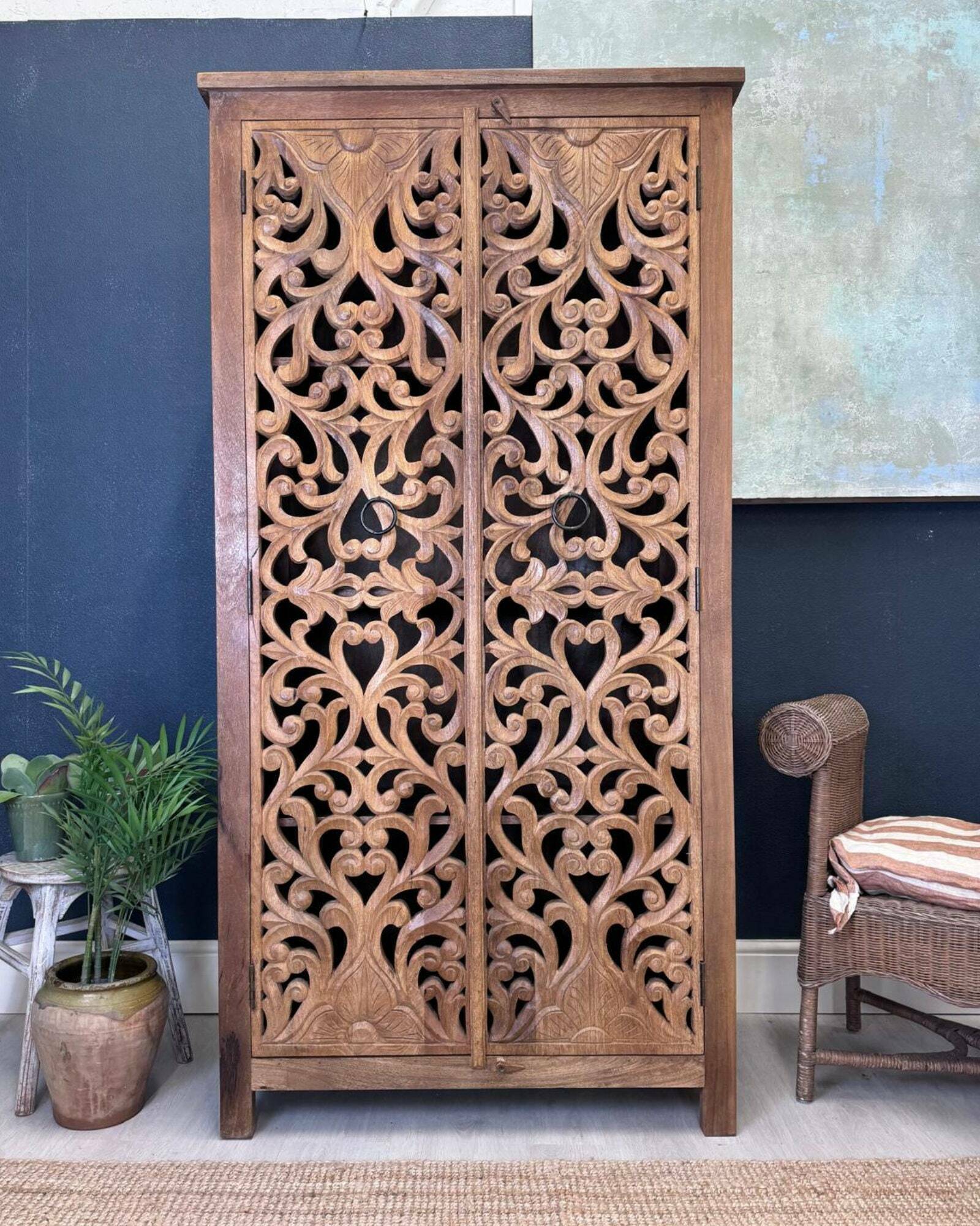 Hand Carved recomanable Lombok Armoire In