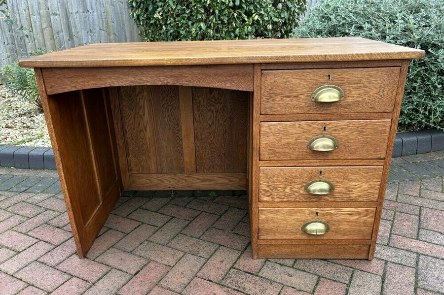 1930s Single Pedestal Oak Desk | Vinterior