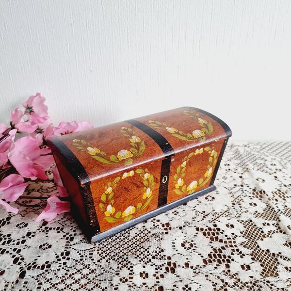 Floral Vintage Wooden Box Bargeware Style | Vinterior