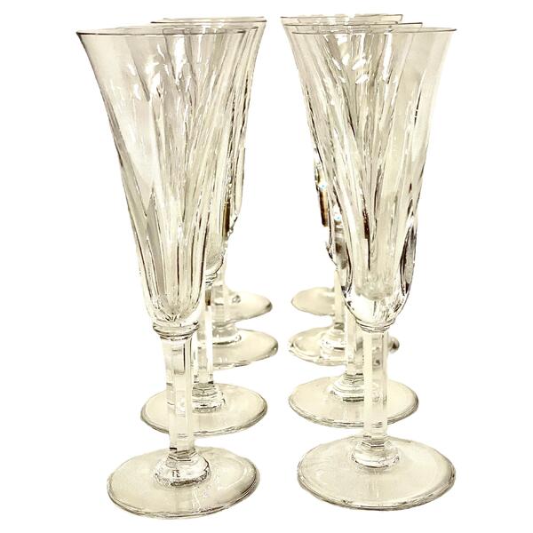 Set Of Eight Saint Louis Crystal Champagne Flûtes | Saint Louis | Vinterior