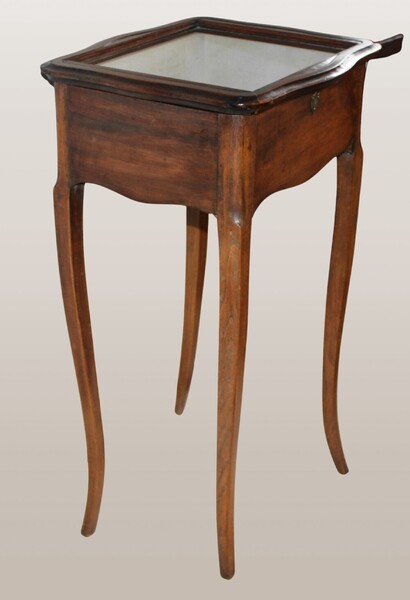 Small Edwardian Serpentine Walnut Display Table | Vinterior