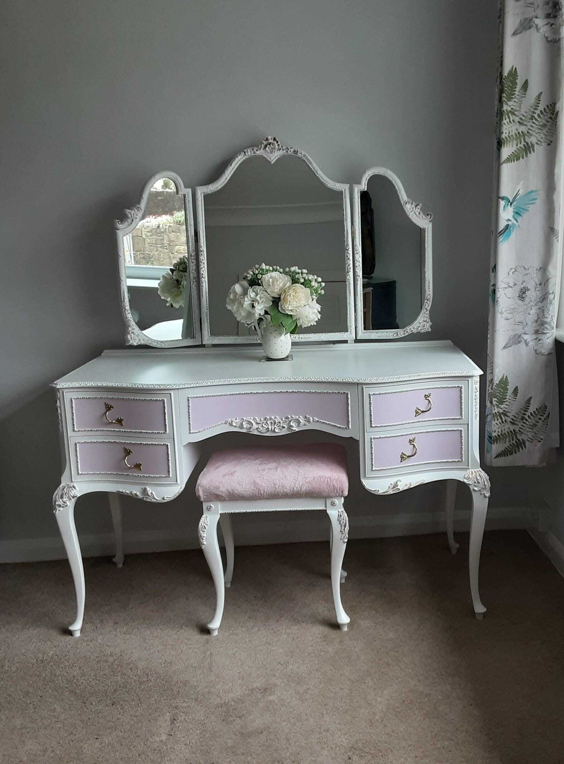 antoinette dressing table