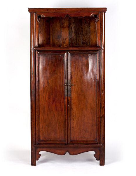 A Chinese Round Corner Display Cabinet, Turn 18th/19th Century | Vinterior