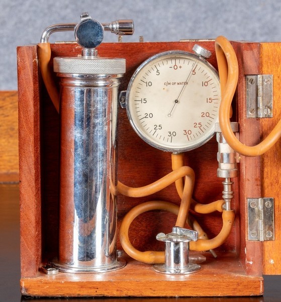 1930 Vintage An Unusual Pneumothorax Scientific Instrument | Vinterior
