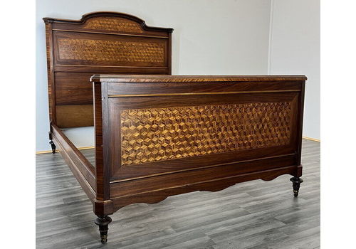 Discover Gorgeous Vintage Bed Frames | Vinterior