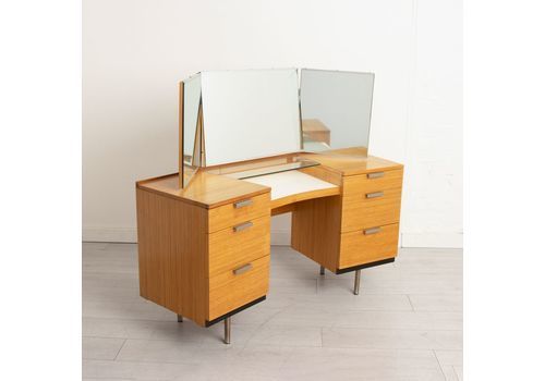 Showstopping Vintage Dressing Tables | Vinterior