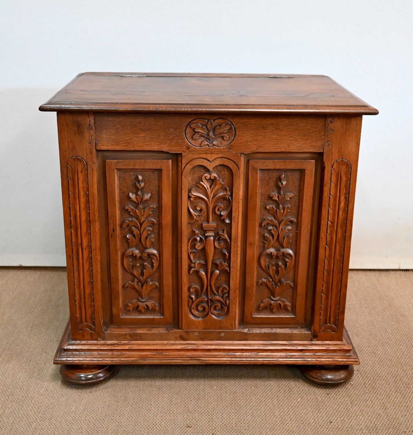 Small Chest In Solid Oak, Renaissance Style Early 20th Century | Vinterior